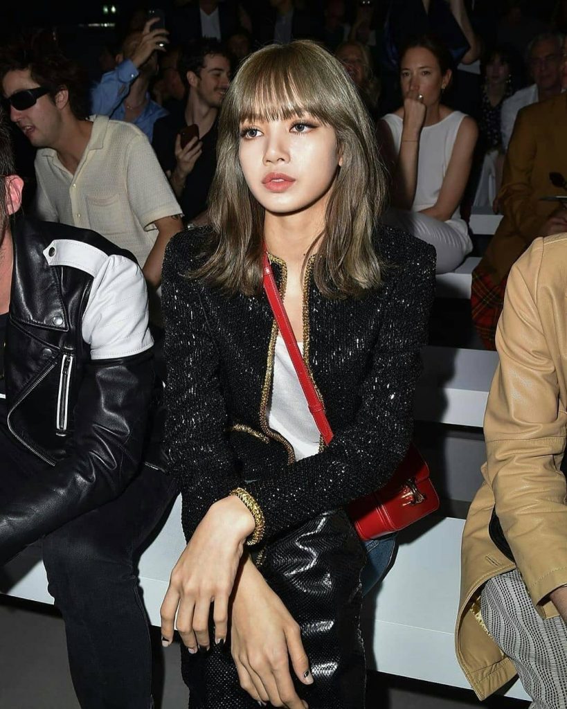 ส่องภาพ !! "ลิซ่า Blackpink" ไปชมแฟชั่นโชว์แบรนด์ Celine ใน Paris ...